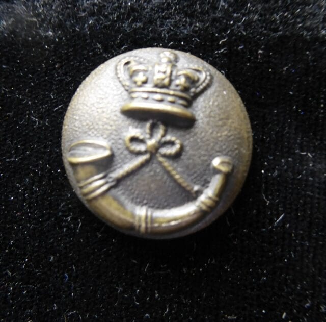 Victorian Rifles button, officer’s 23mm – Bates and Hindmarch